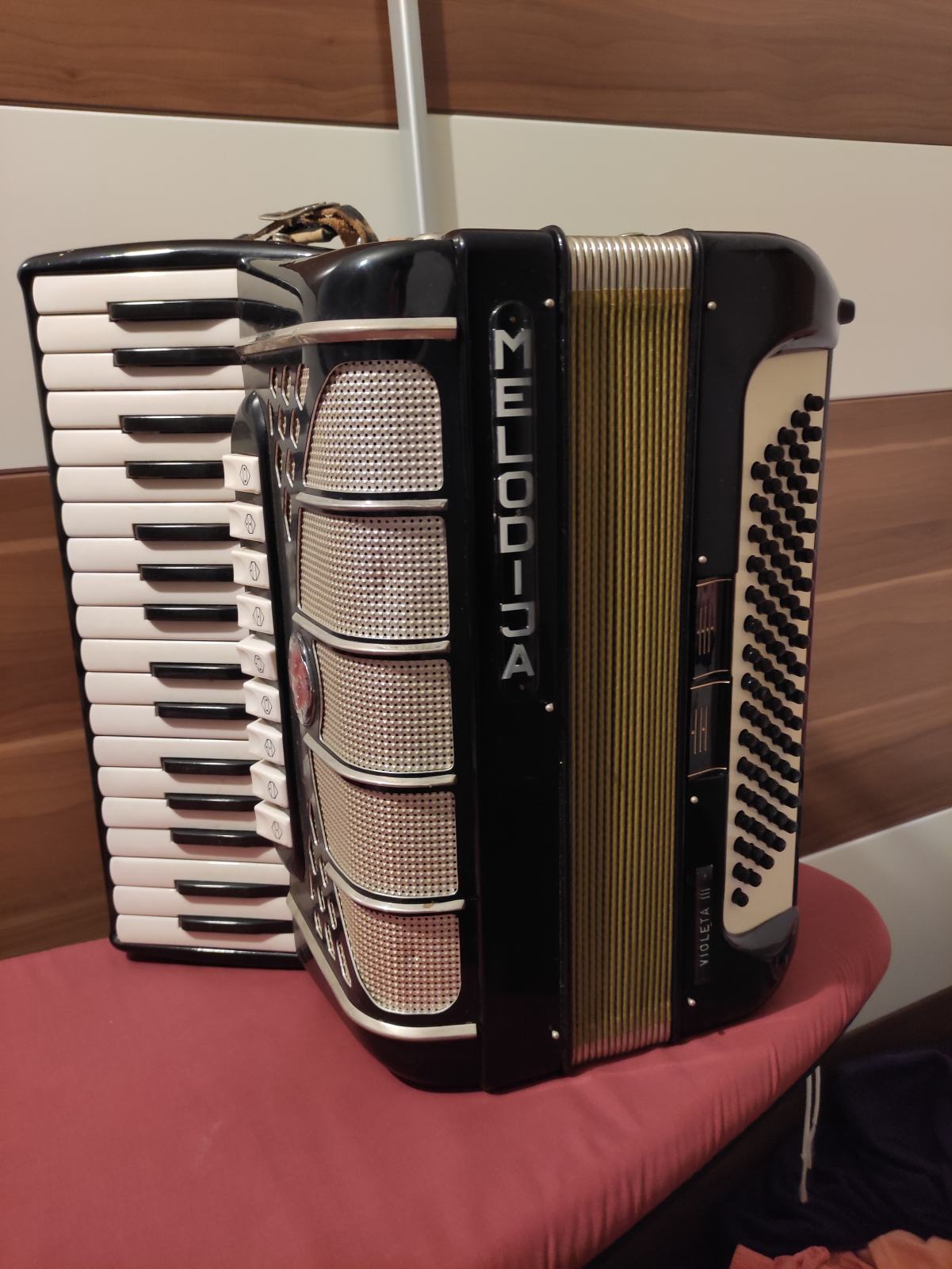 Klavirska harmonika melodija