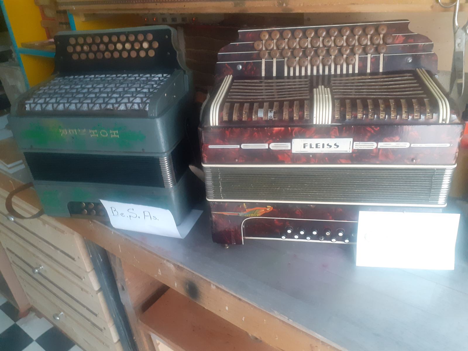 prodam harmoniki na sliki