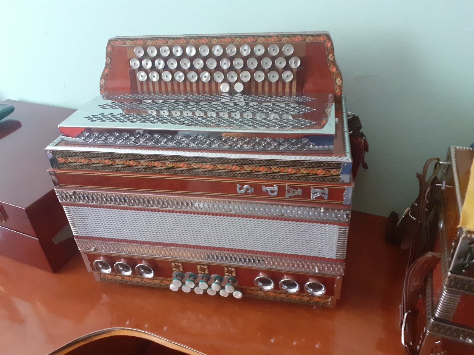 prodam harmoniko kapš cfb