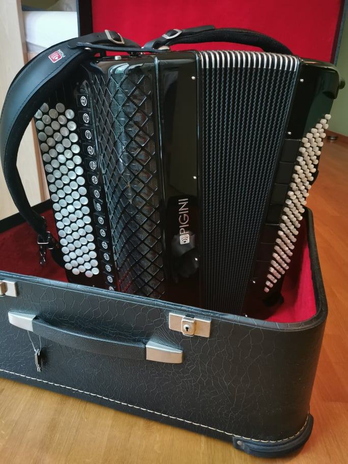 Prodam kromatično harmoniko znamke Pigini