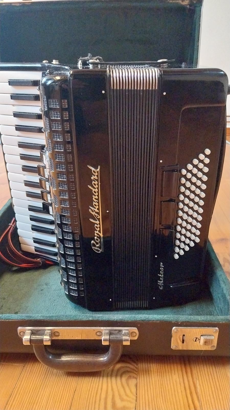 Royal standard 60 basna harmonika