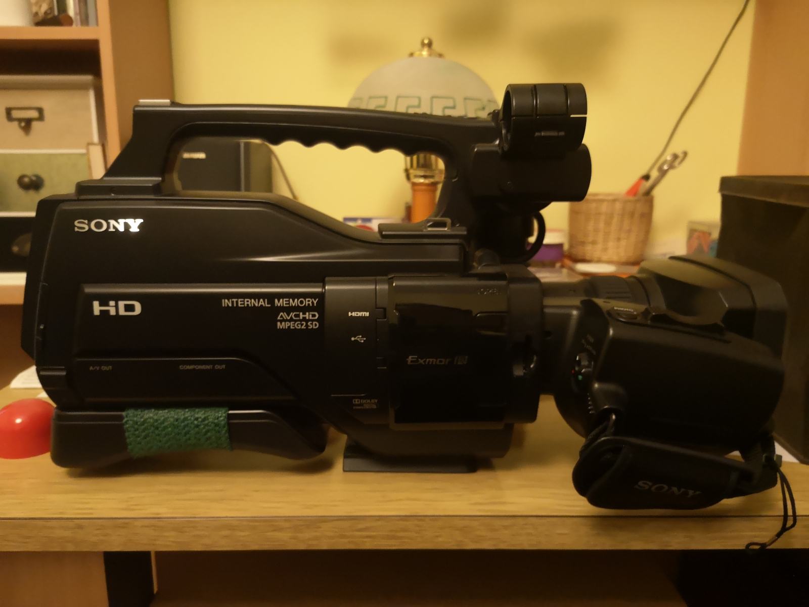 Sony HD HXR-MC 2000 profesional camera