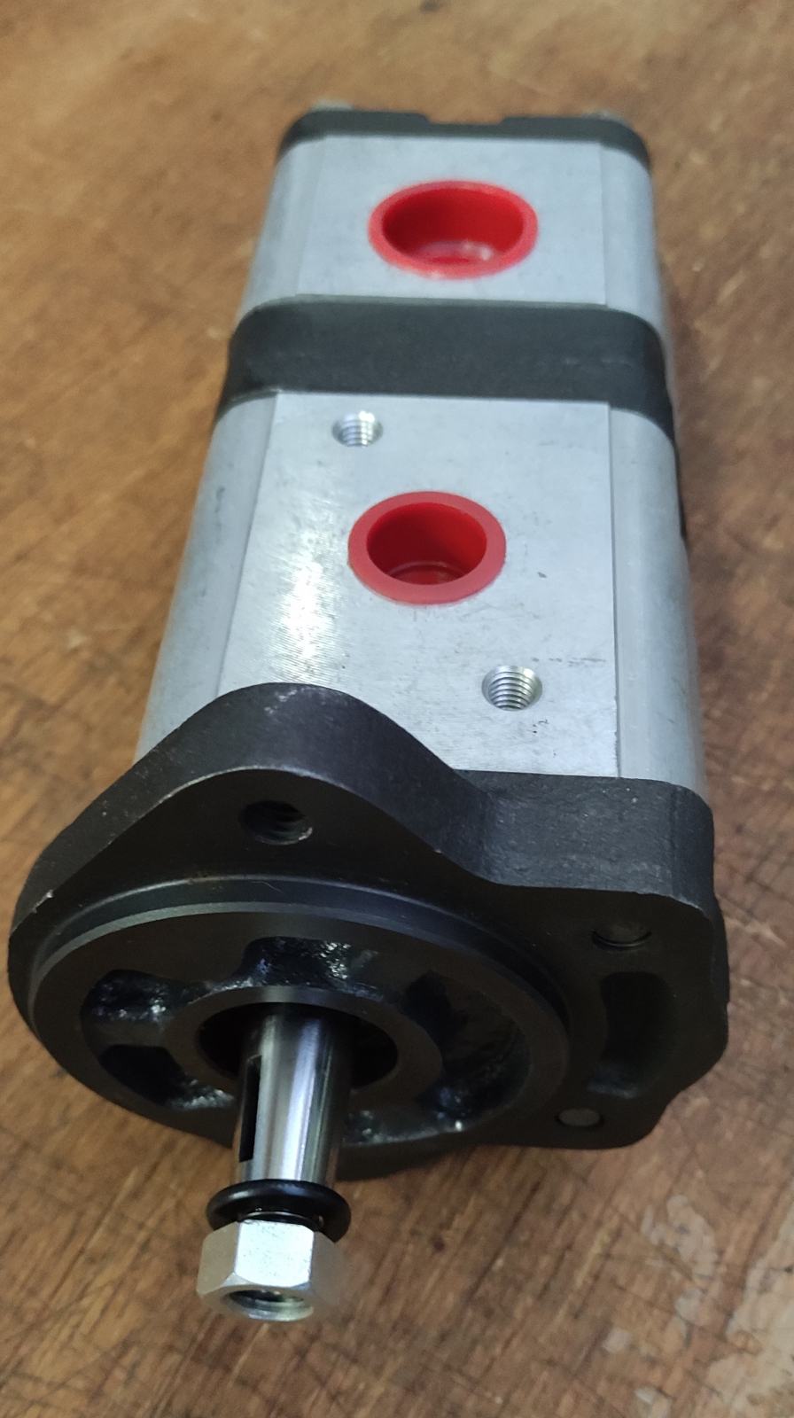 Hidravlična črpalka John Deere - RE68886