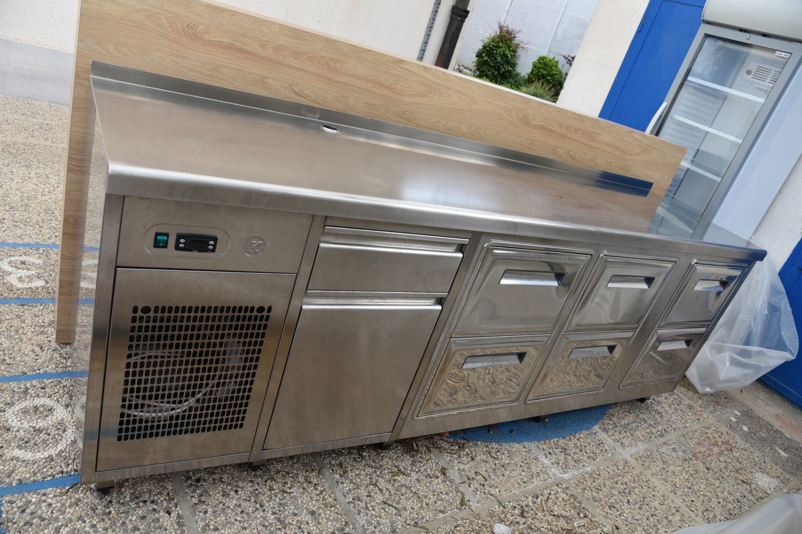 Hladilni inox pult+inox pomivalno točilni pult z leseno oblogo šank