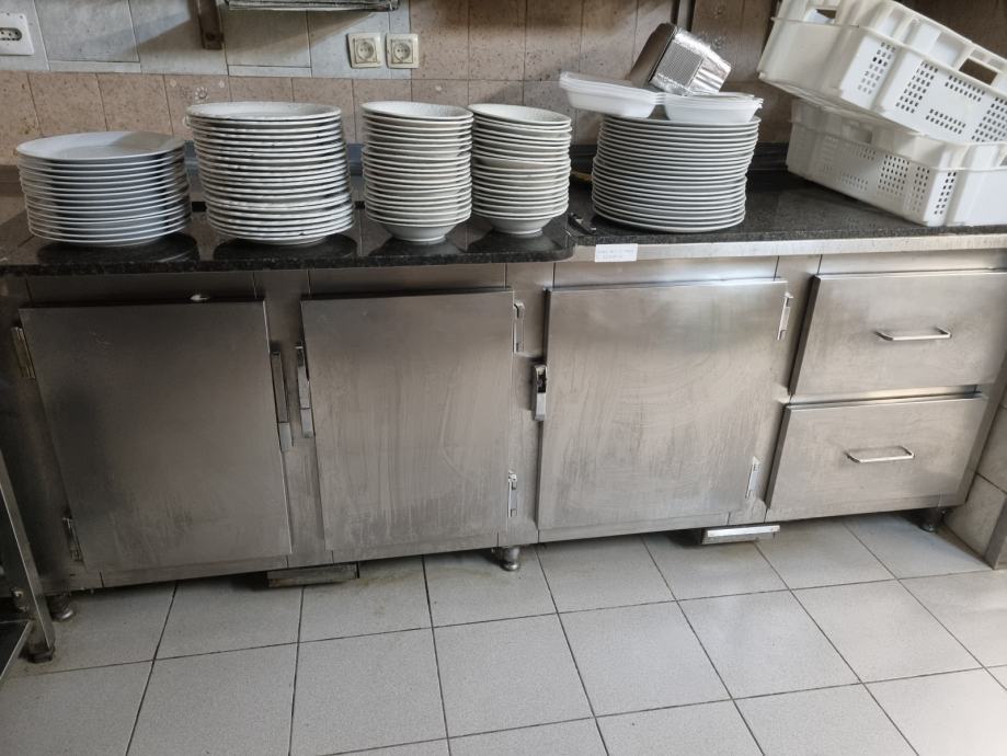 Hlajen pult z marmor ploščo
