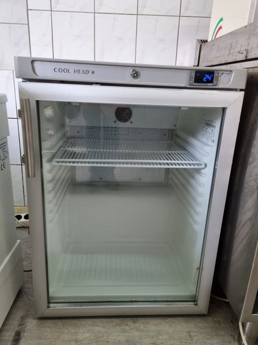 Pod pultni hladilnik
