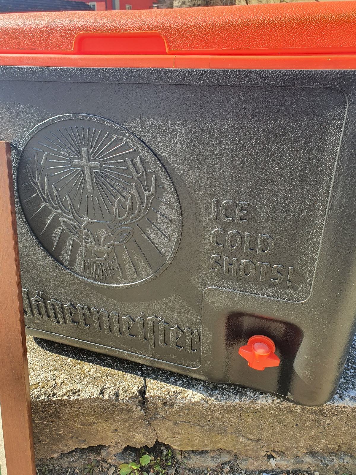 hladilna skrinja shot cooler Jager