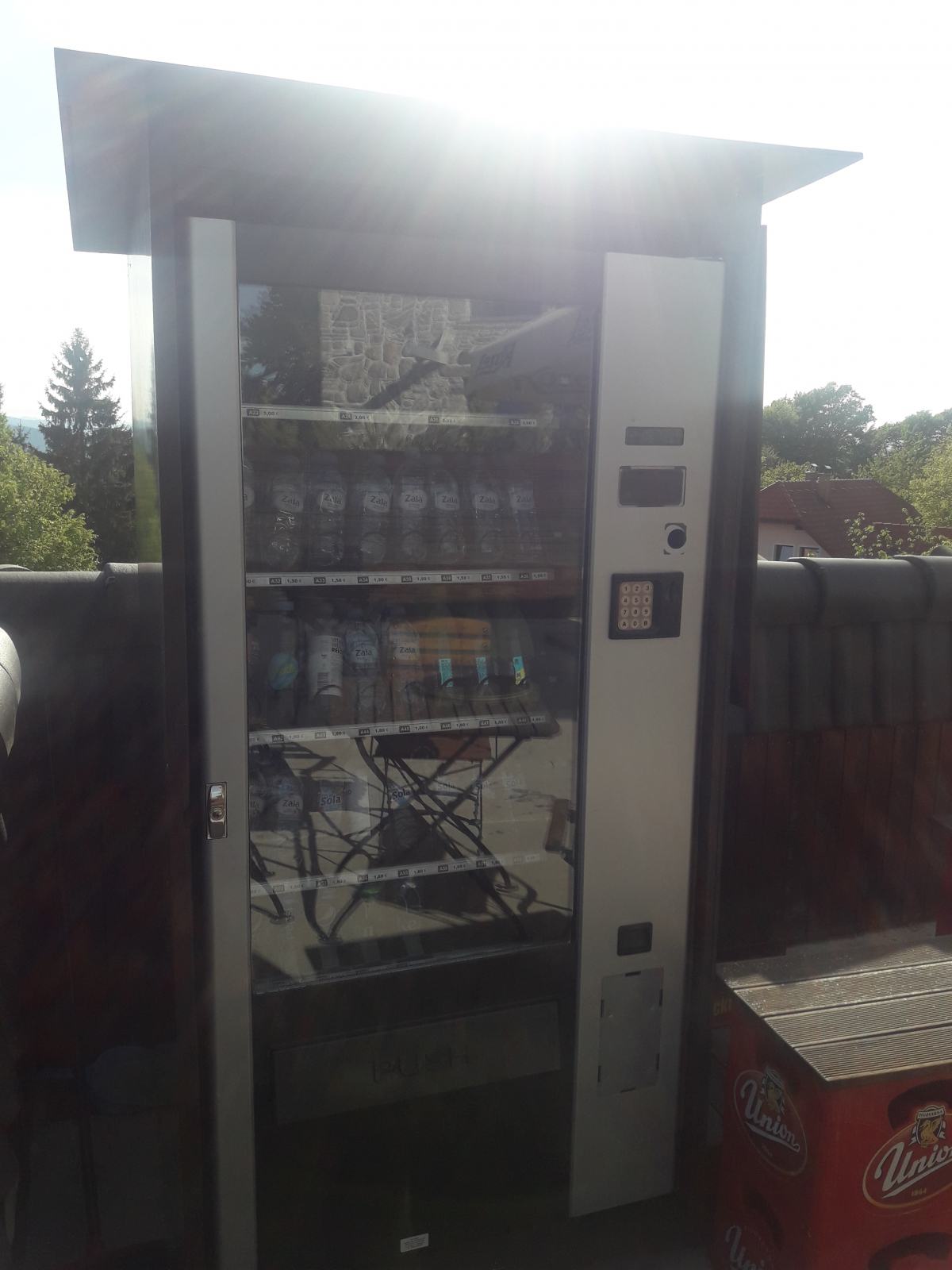 AVTOMAT ZA PIJAČO - odlično ohranjen