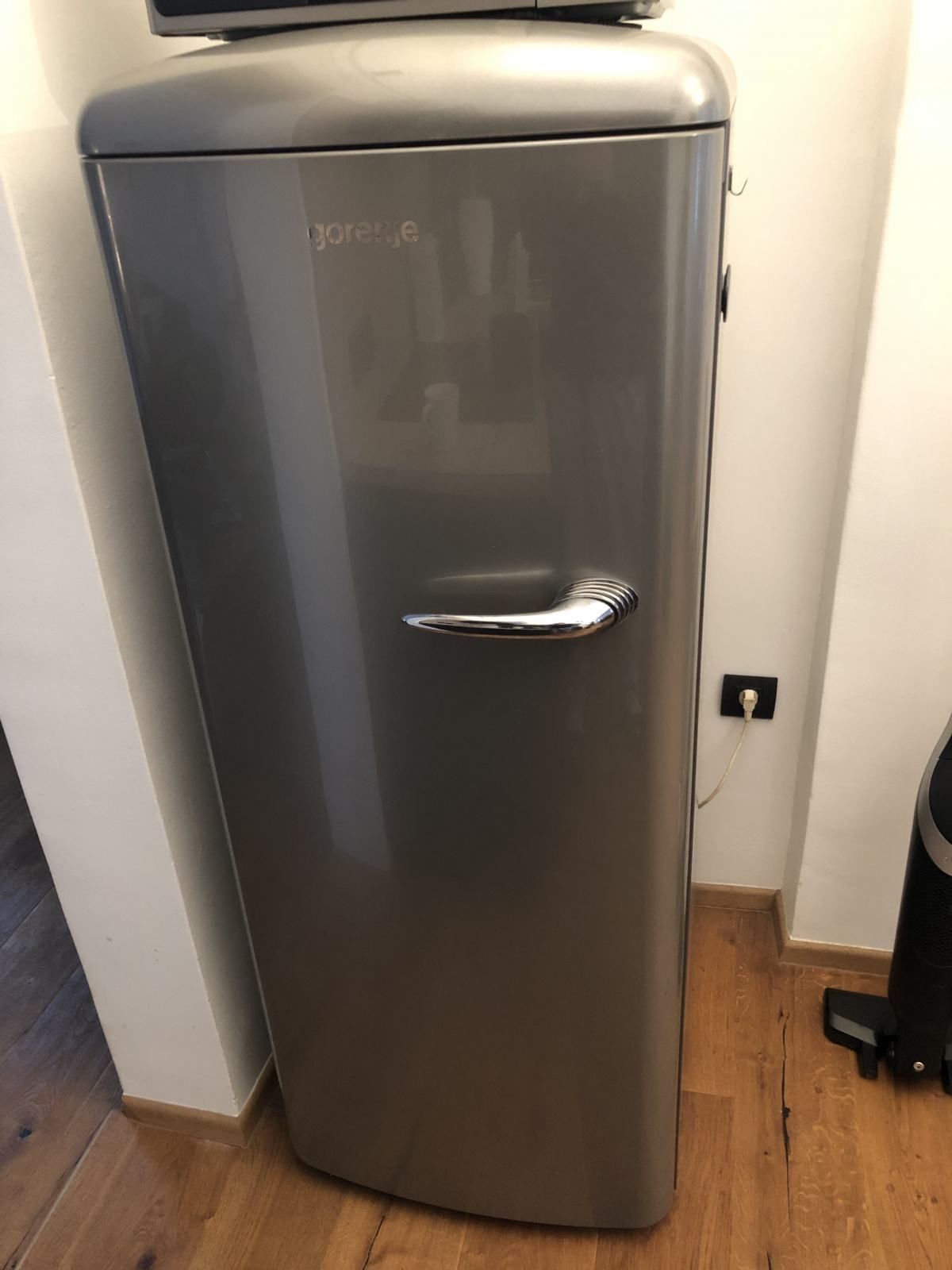 Retro hladilnik Gorenje, v:155cm
