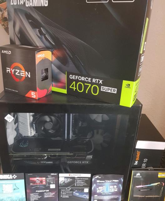 NOVA GARANCIJA ZA 2 LETI RTX 4070 SUPER 4K GAMING PC CASE ETUI RGB