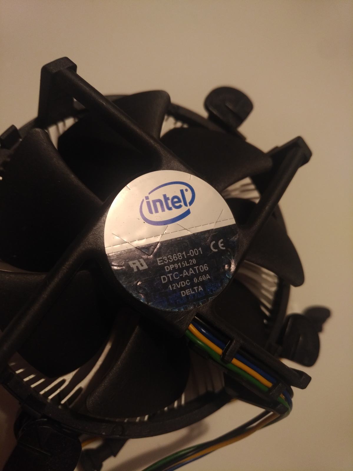 Hladilnik in ventilator Intel