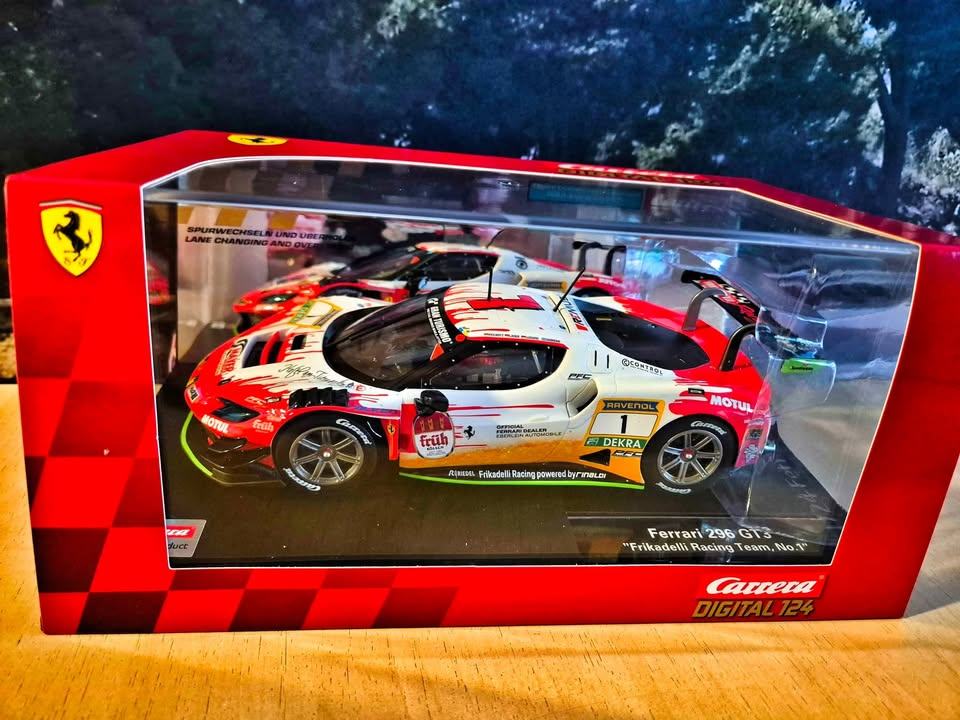 Carrera 124 Digital Ferrari 296 GT3 Frikadelli Racing