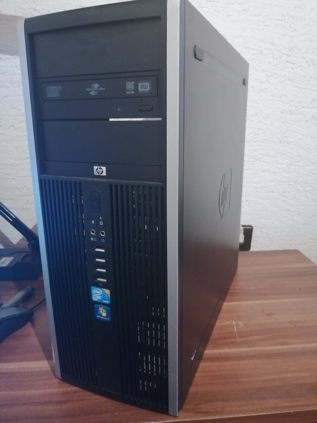 HP compaq 8000 elite quad core/4gb/500gb/W10