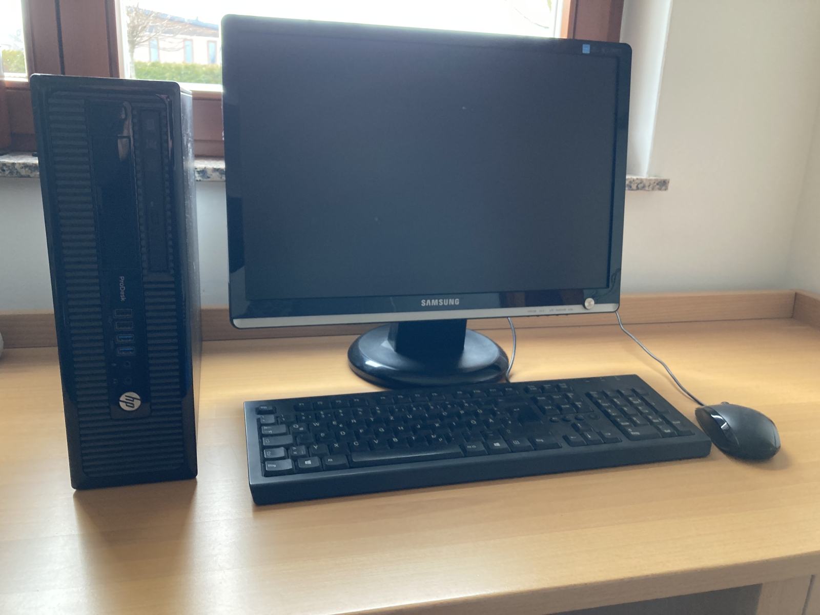 HP ProDesk 400 G1 SFF + LCD monitor Samsung