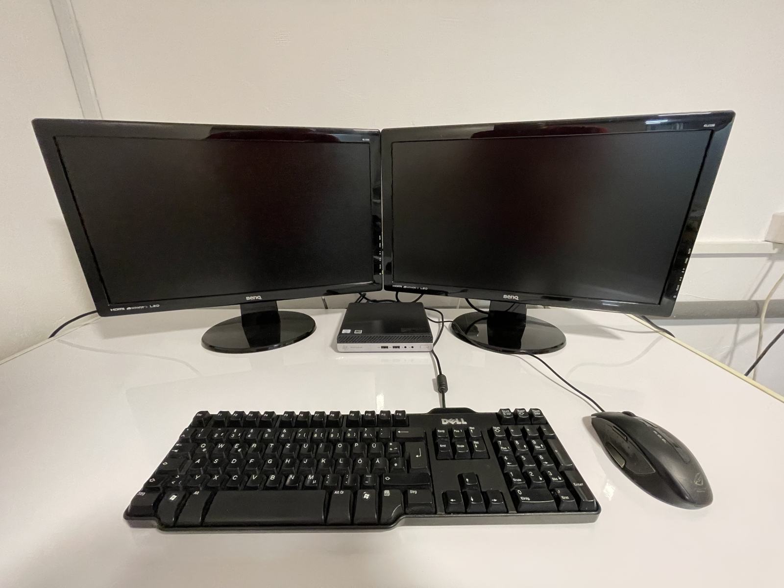 HP PRODESK i3 8.gen/8GB RAM/256GB SSD NVME + 2 x Benq 22 monitor