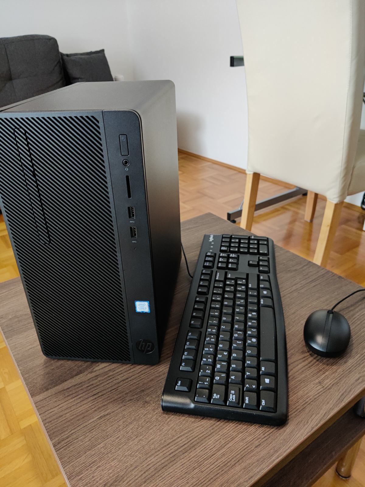 Računalnik HP 290 G2 MT /i3 /RAM 8GB /disk SSD 250GB + 2TB