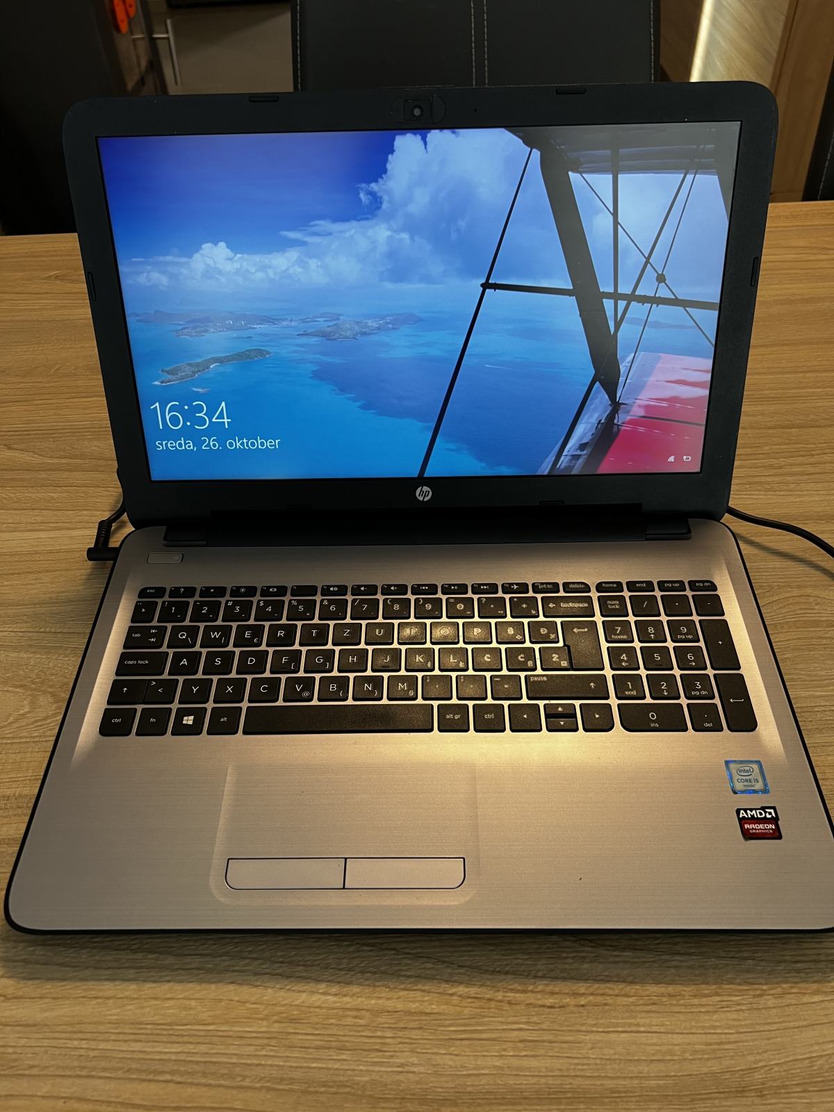 HP 250 g5 / i5 6200u 8gb 240ssd 2gb radeon grafika