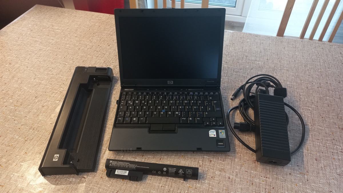 HP Compaq NC2400 poslovni mini prenosnik 12.1 - tudi po delih!