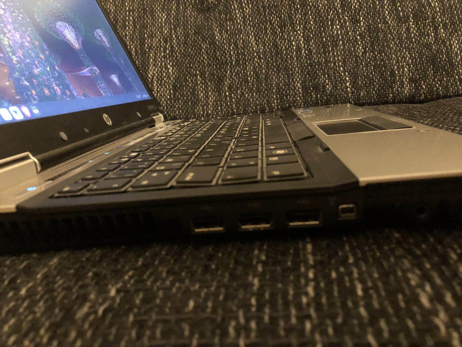 HP ELITEBOOK 8440P, 8gb ram, SSD 256gb, baterija deluje