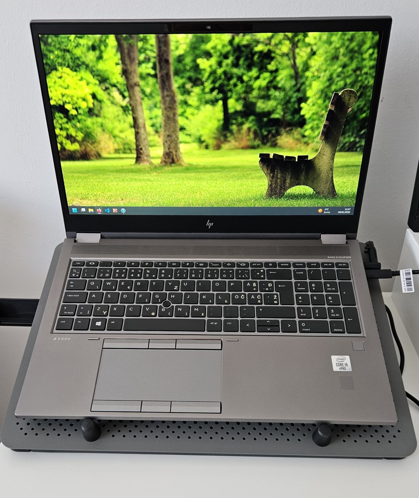 HP ZBook Fury 15 G7 - i9-10885H, 128GB RAM, RTX 3000, 1TB NVMe, 4K UHD