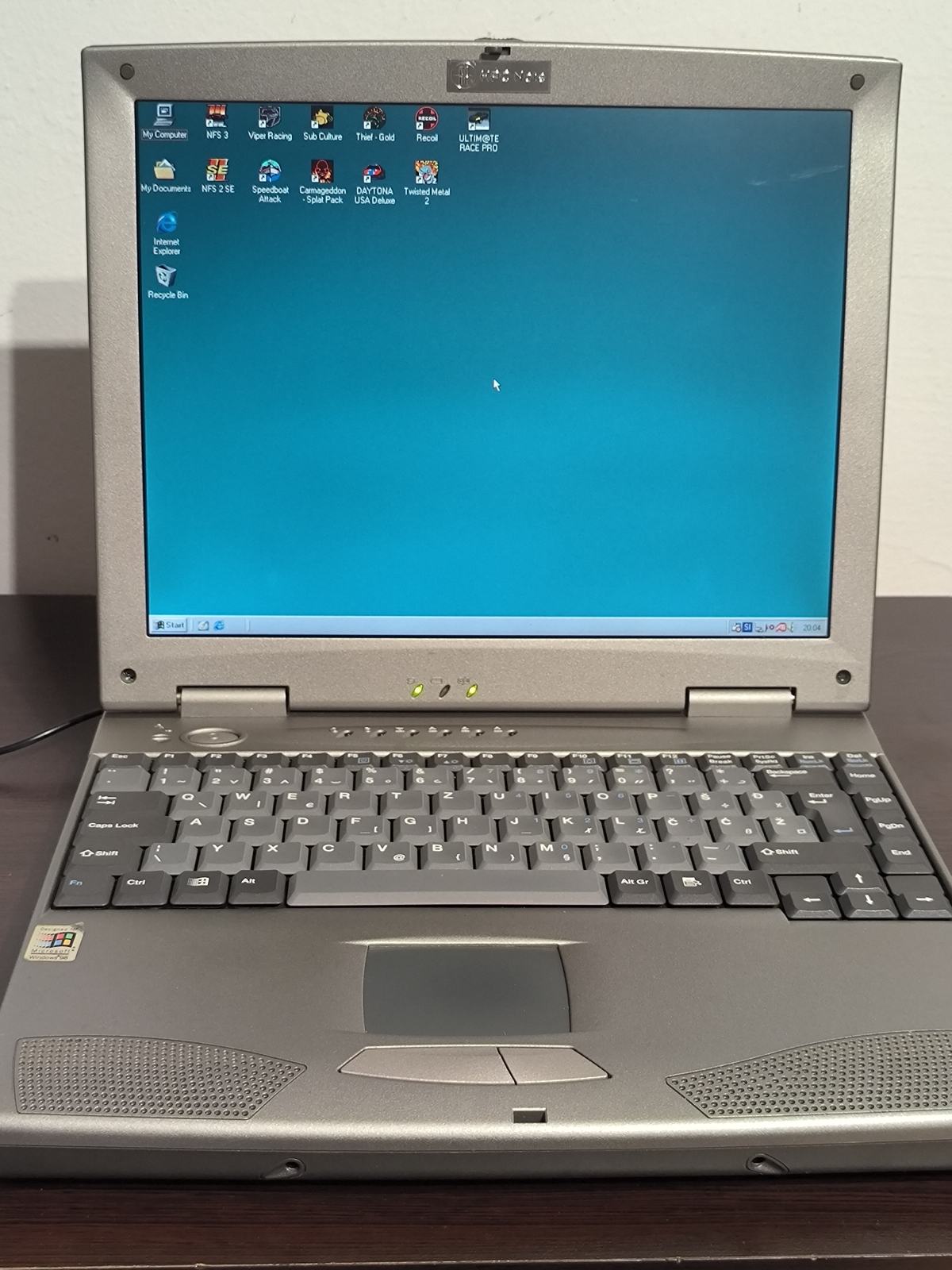 prenosnik HPC Note 6120, Celeron 466mhz, 192mb ram, ATi Rage - retro