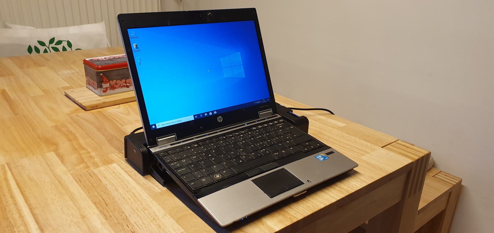 Prodam HP EliteBook 2540p + DOCK - i7, ssd 12.1 monitor