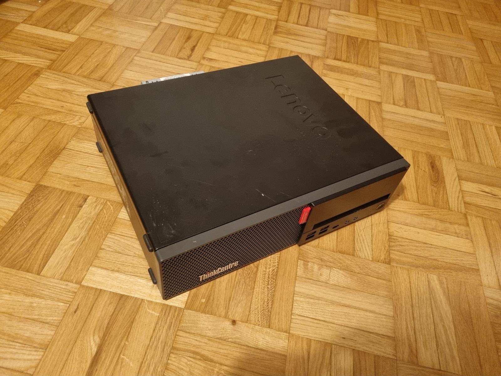 Lenovo thinkcentre m720s i3 8100, 8gb , 256gb ssd