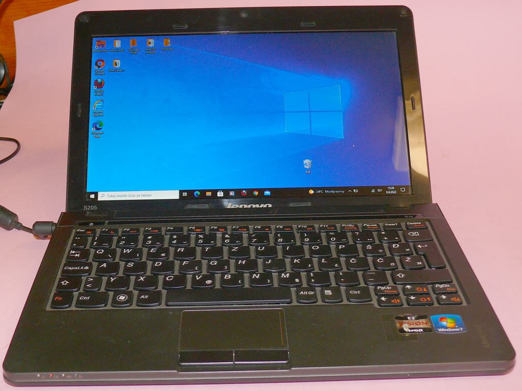 Ugodno prodam mini prenosnik Lenovo