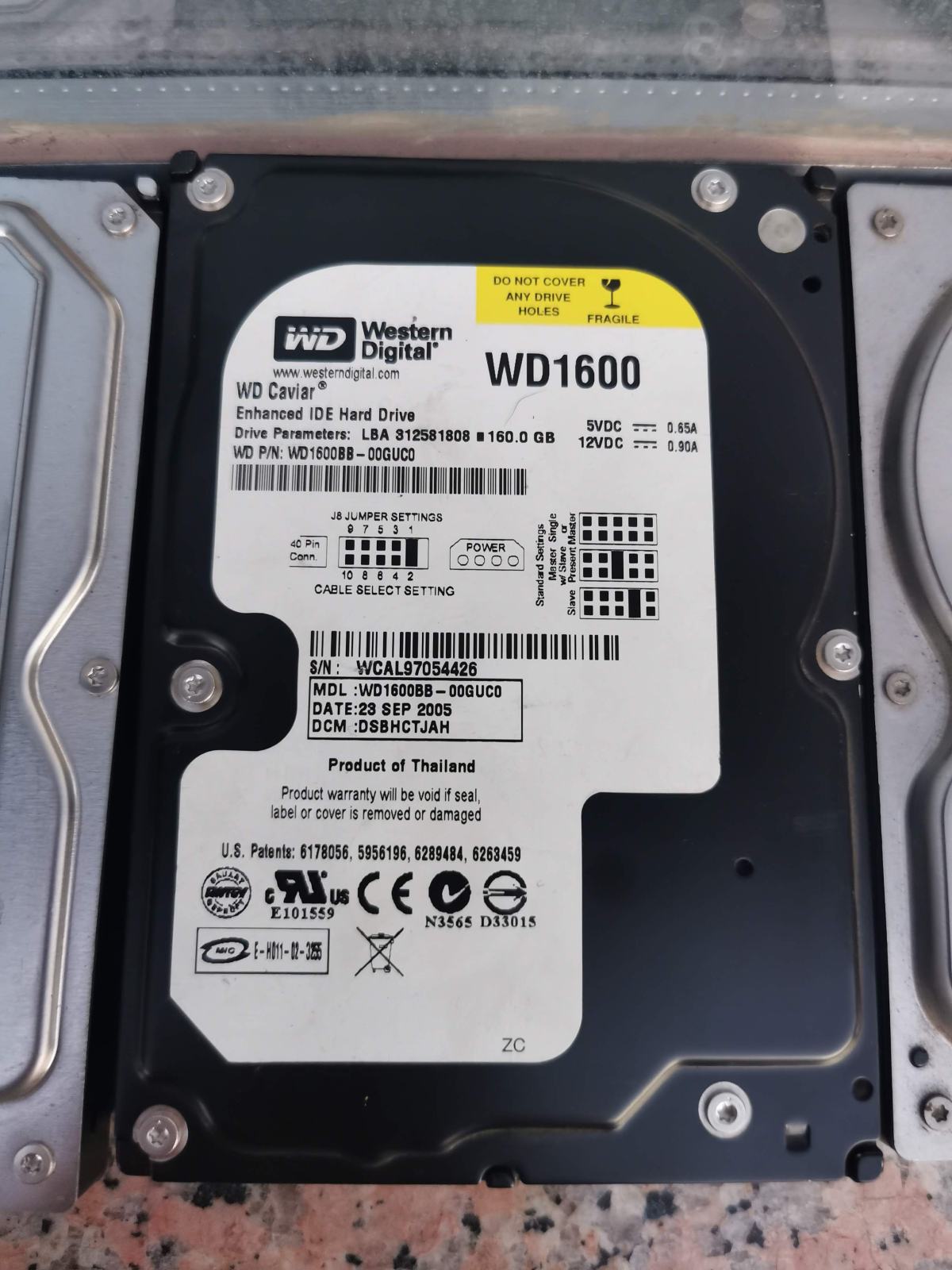 Trdi disk več kosov