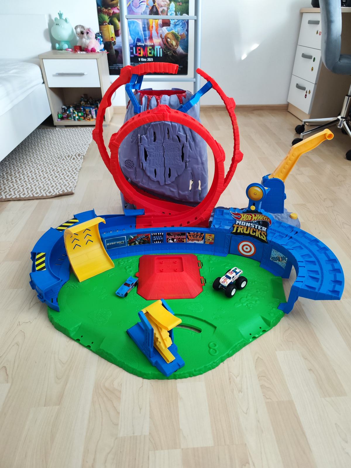 Hot wheels Volcano arena