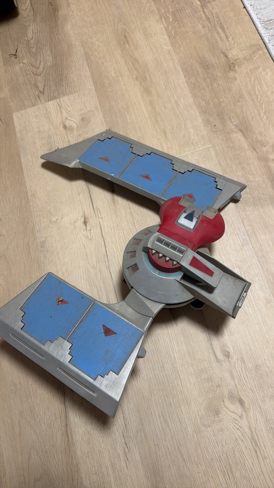 Duel disk osiris red , battle city