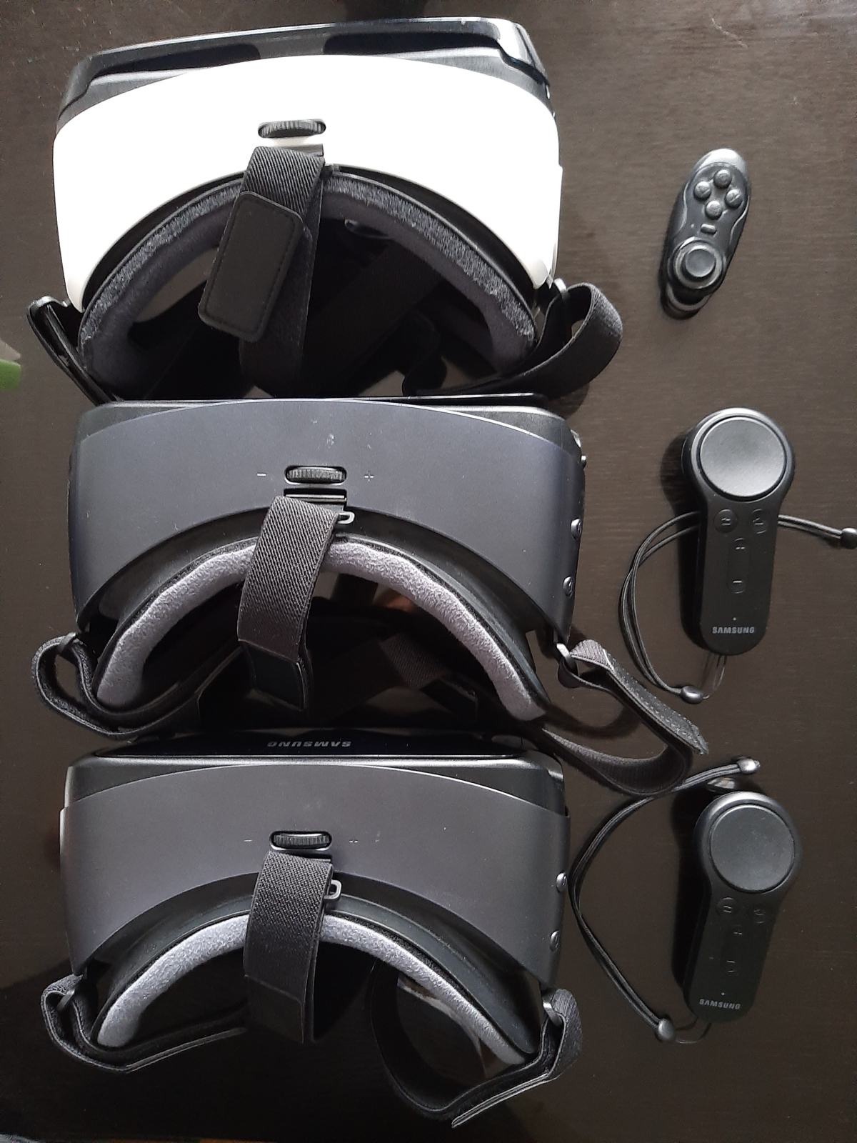 VR očala Samsung Gear VR različni modeli in daljinec