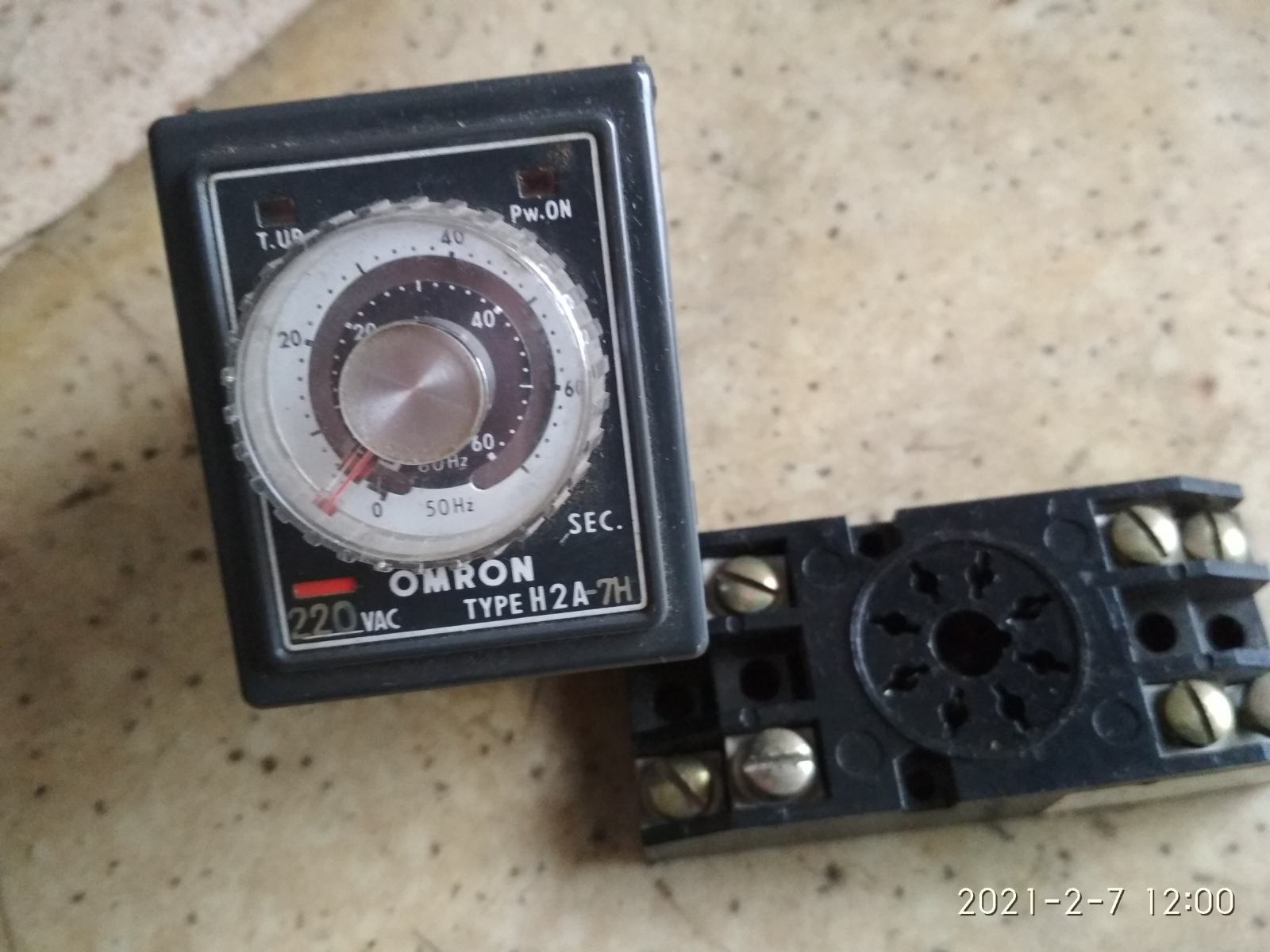 OMRON H2A-H EL. MOTORNI ČASOVNI RELE - 60 SEC 50Hz 220VAC