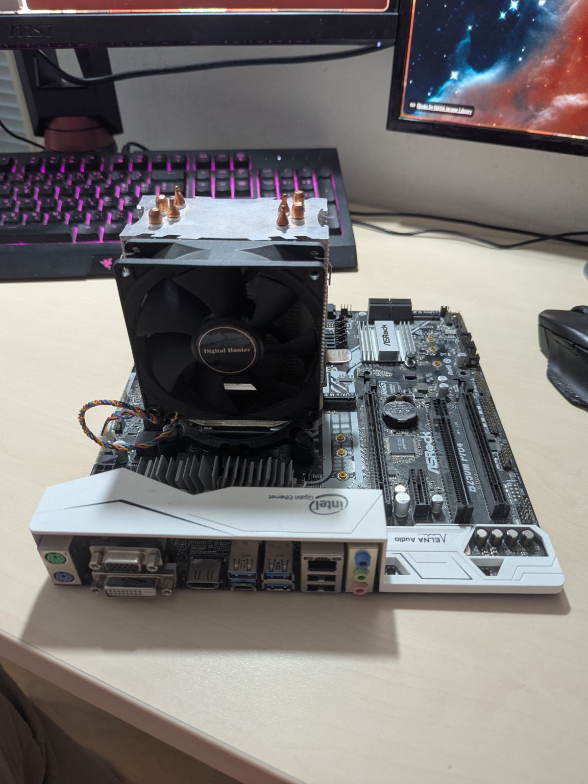 Intel Core i5 7400 z matično ploščo in hladilnikom