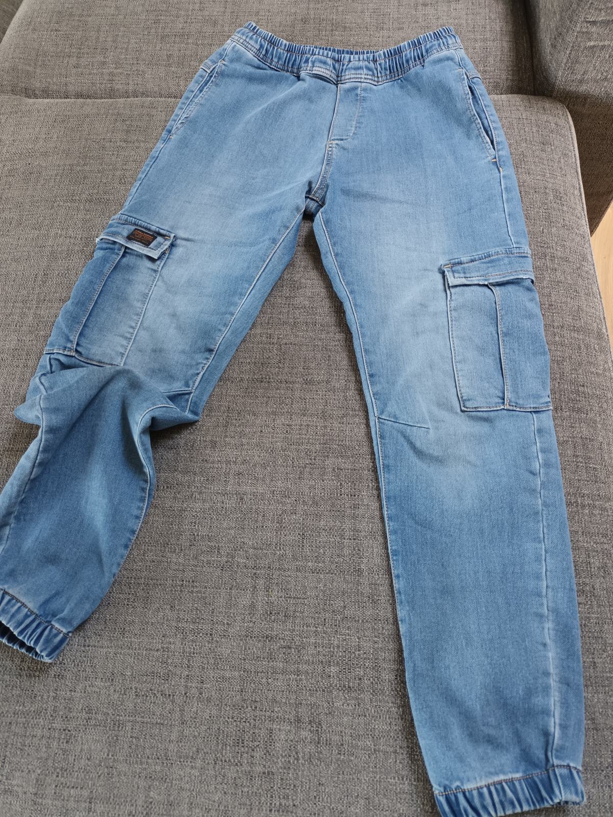 ELASTIČNE ŠPORTNE HLAČE