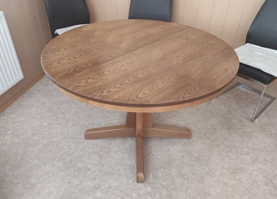 Lesena okrogla raztegljiva miza