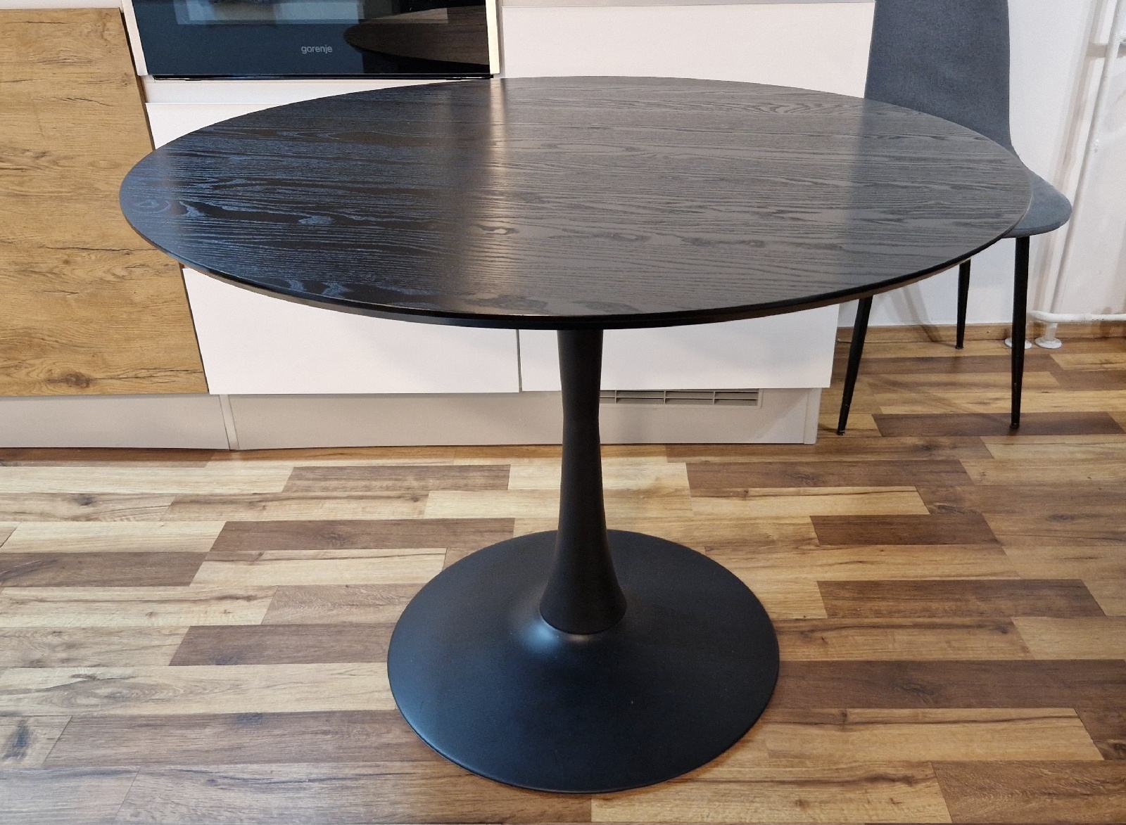 Okrogla jedilniška miza