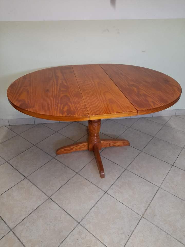 Okrogla raztegljiva miza