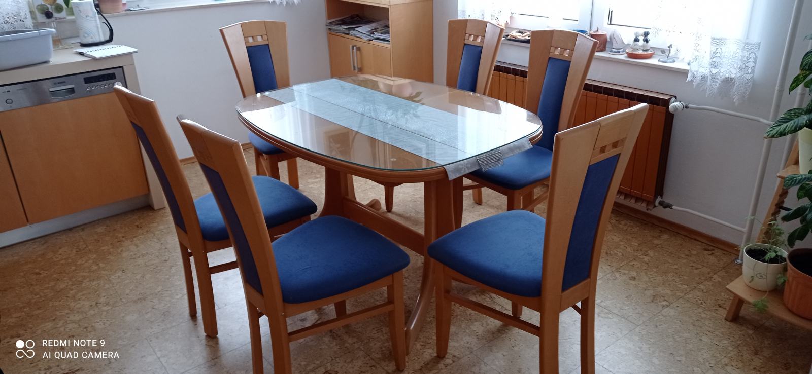 Kuhinjska miza plus 6 stolov