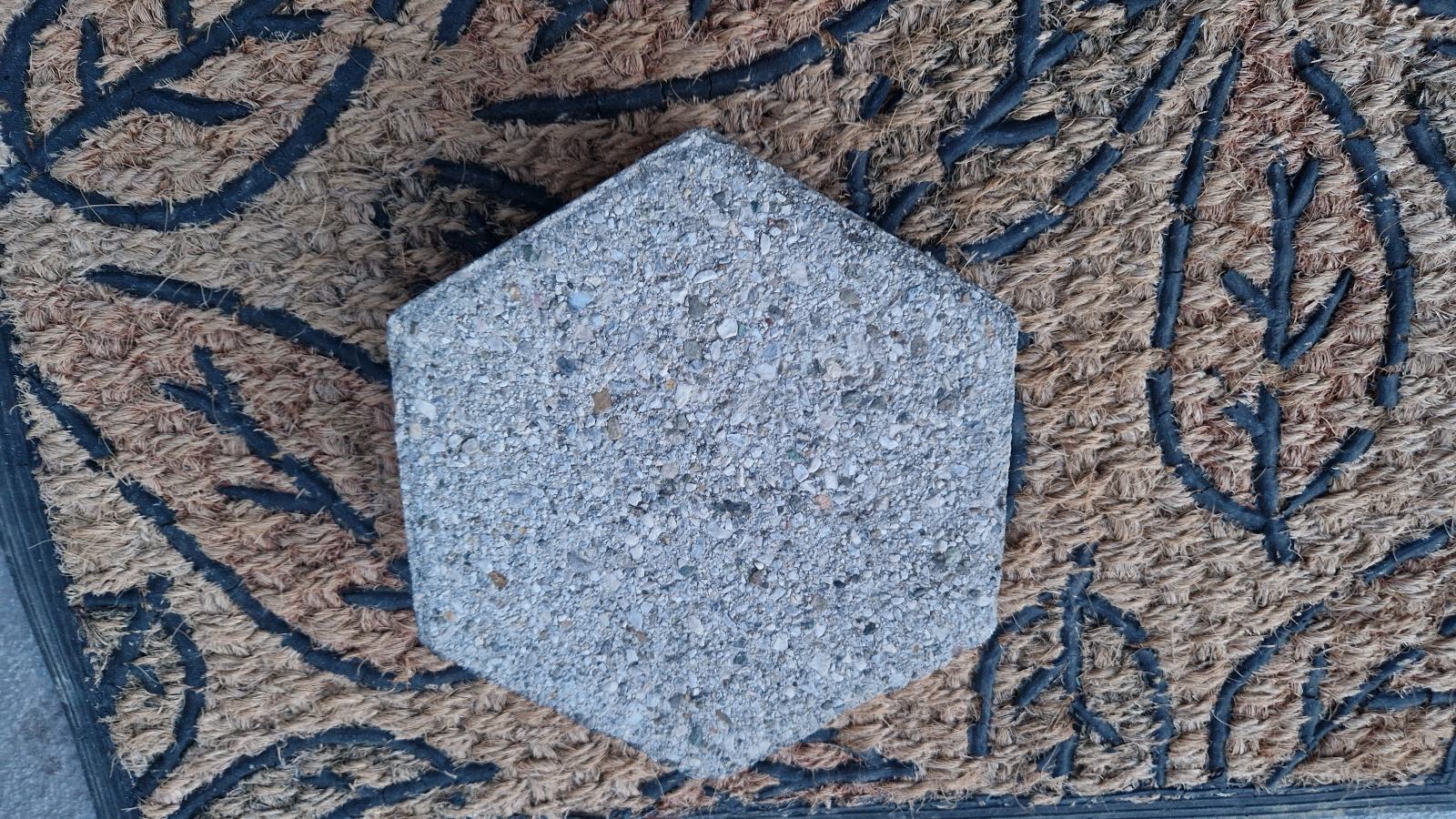 Betonski tlakovci šestkotnik