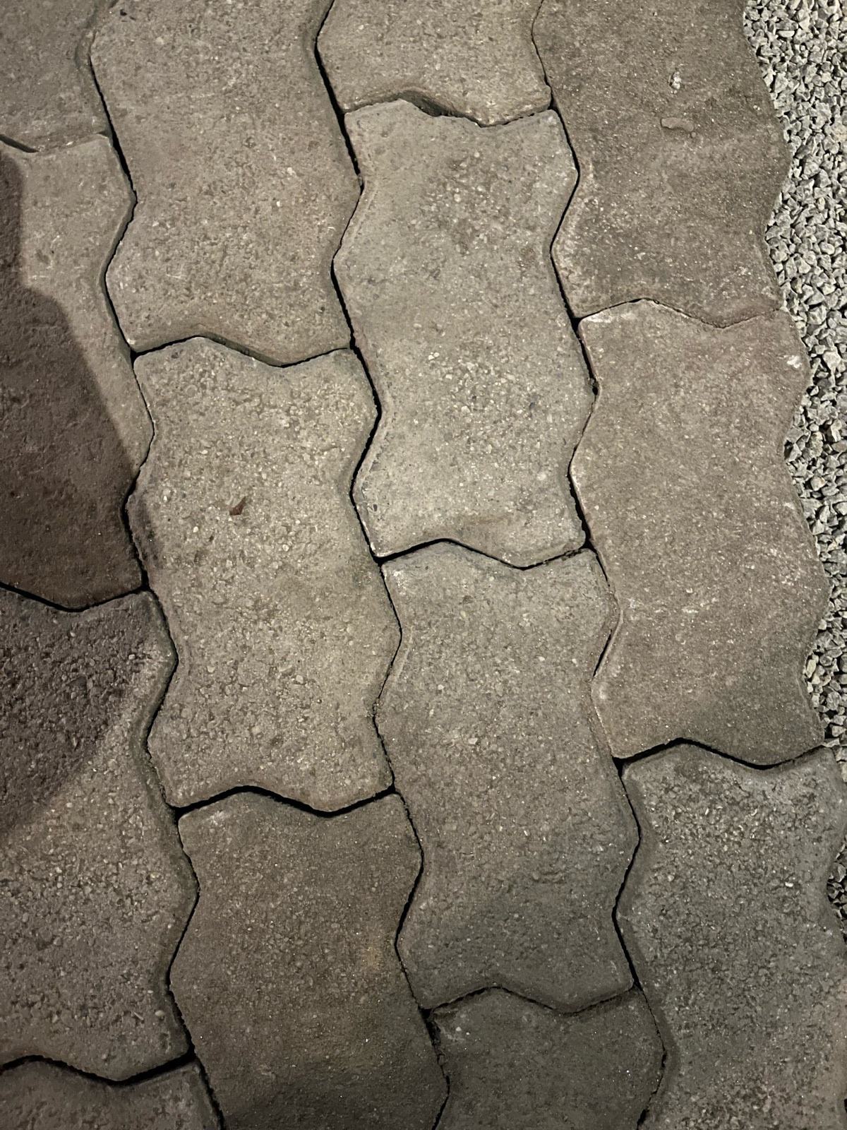 KUPIM: Tlakovce 25m2