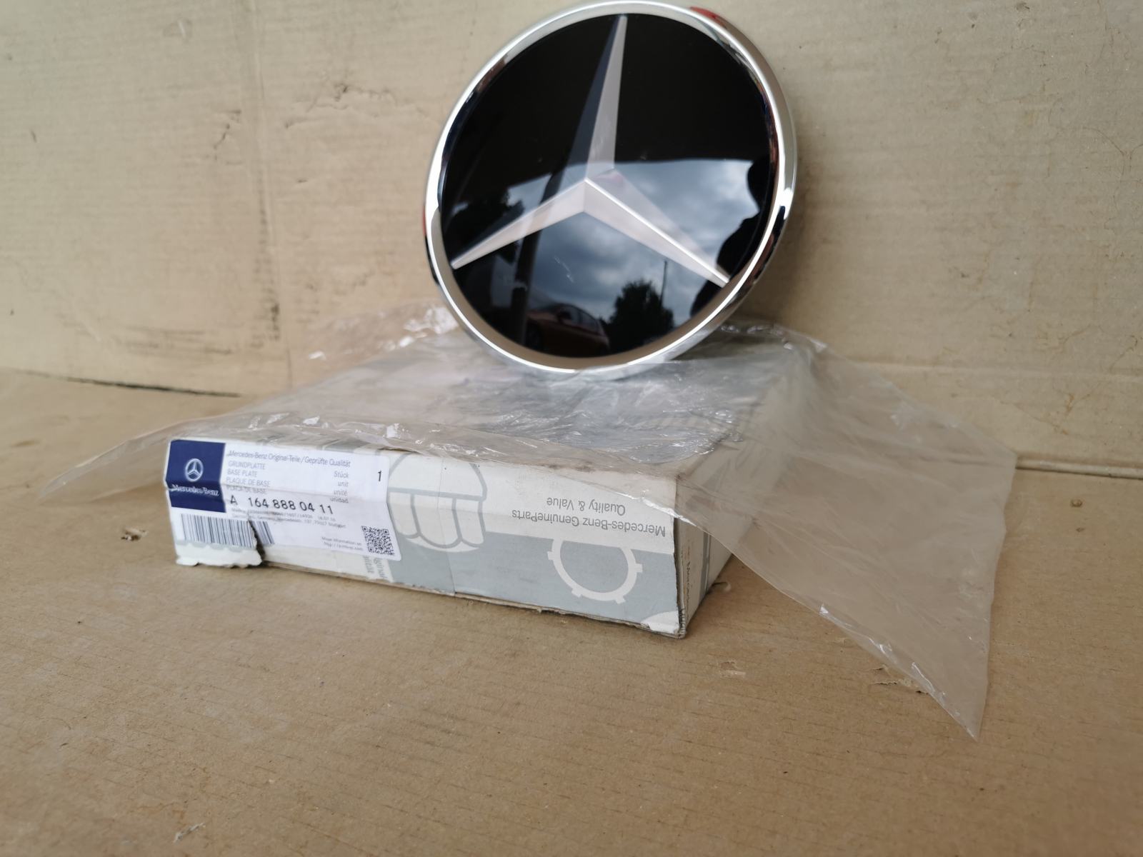 Mercedes emblem / znak za masko A1648880411