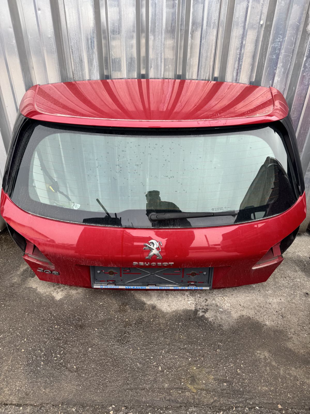 Peugeot 308 zadnja hauba