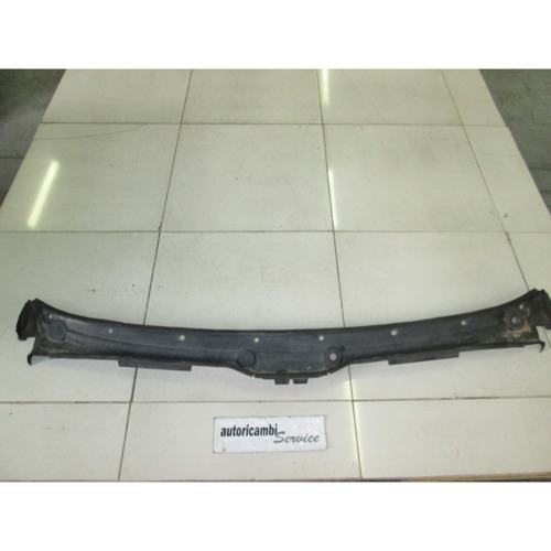 RE?ETKA POD VETROBRANSKIM STEKLOM OEM N. ORIGINAL REZERVNI DEL BMW X5