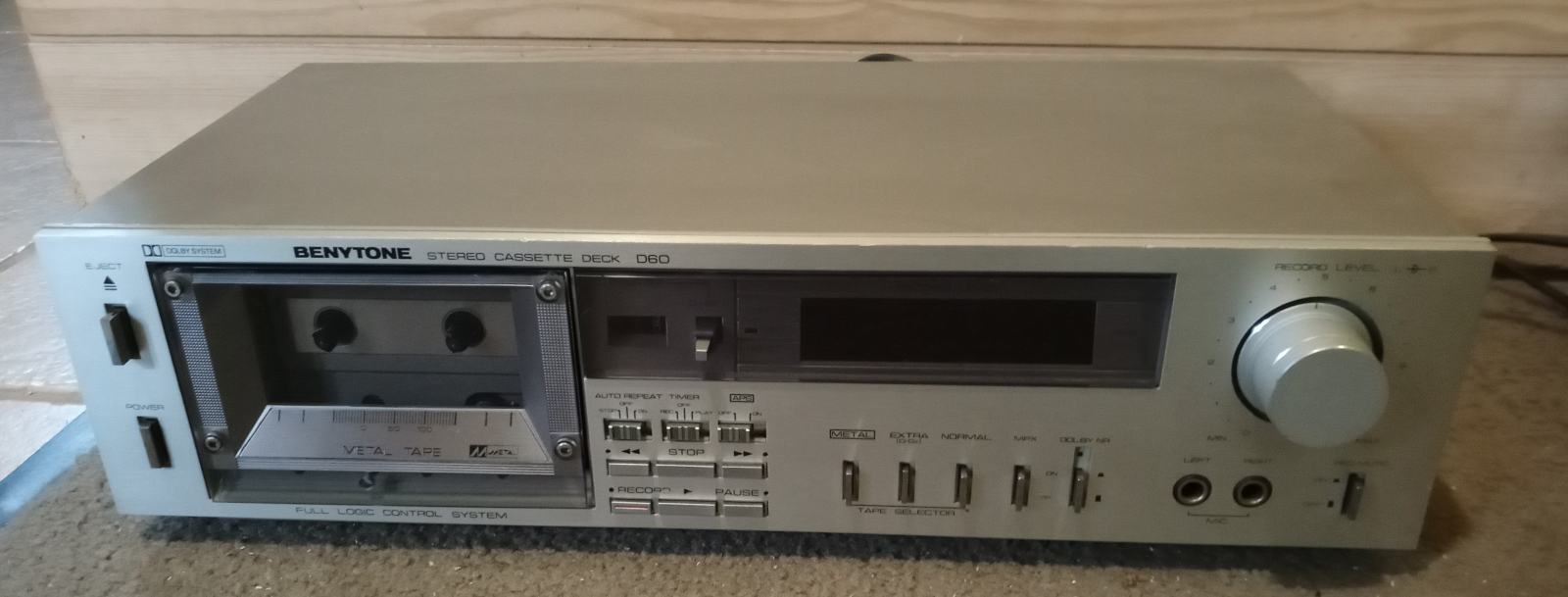 Kasetofon Benytone D60