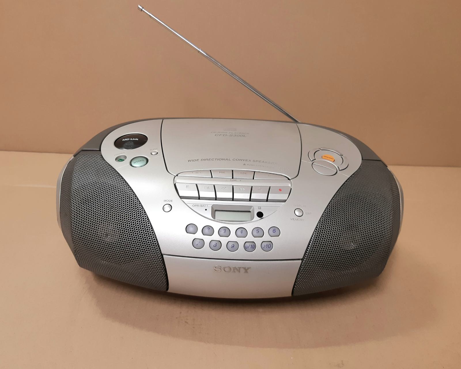 SONY kasetar CD daljinec