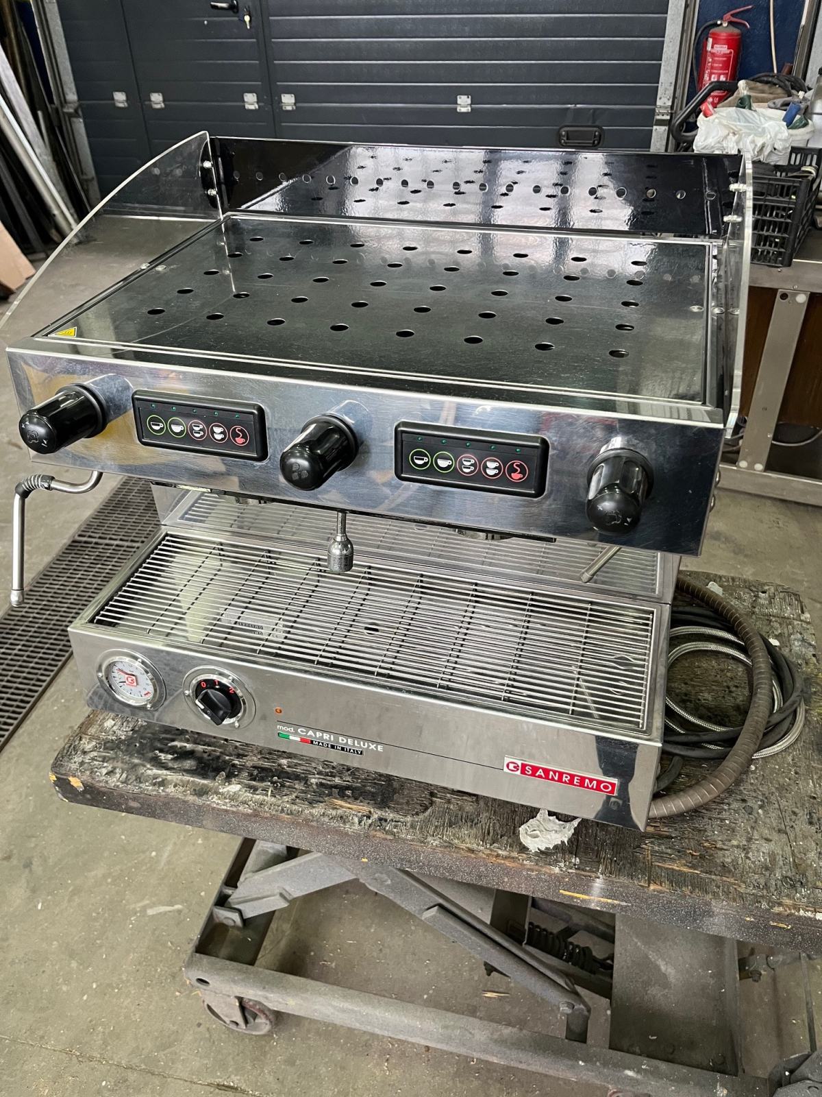 Sanremo Capri Deluxe 2-grupni profesionalni espresso aparat + mlinček
