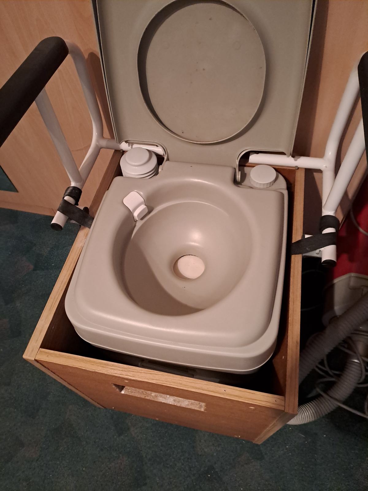 Prenosni kamping wc