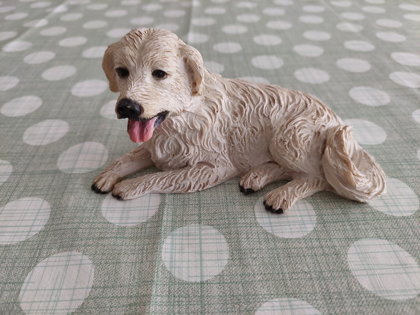 KIP PSA,ZLATI PRINAŠALEC,IZ UMETNE MASE,LEŽEČI PES