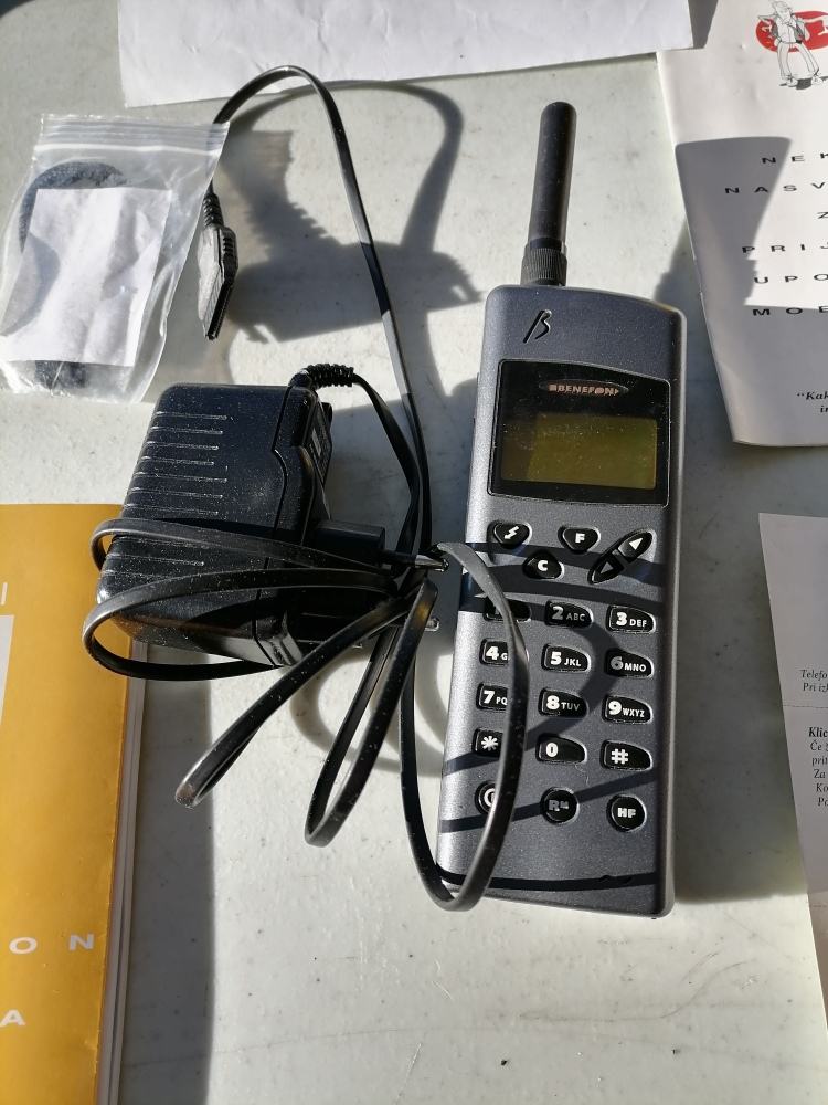 BENEFON Delta s polnilcem, navodila ,dodatna antena, kot nov